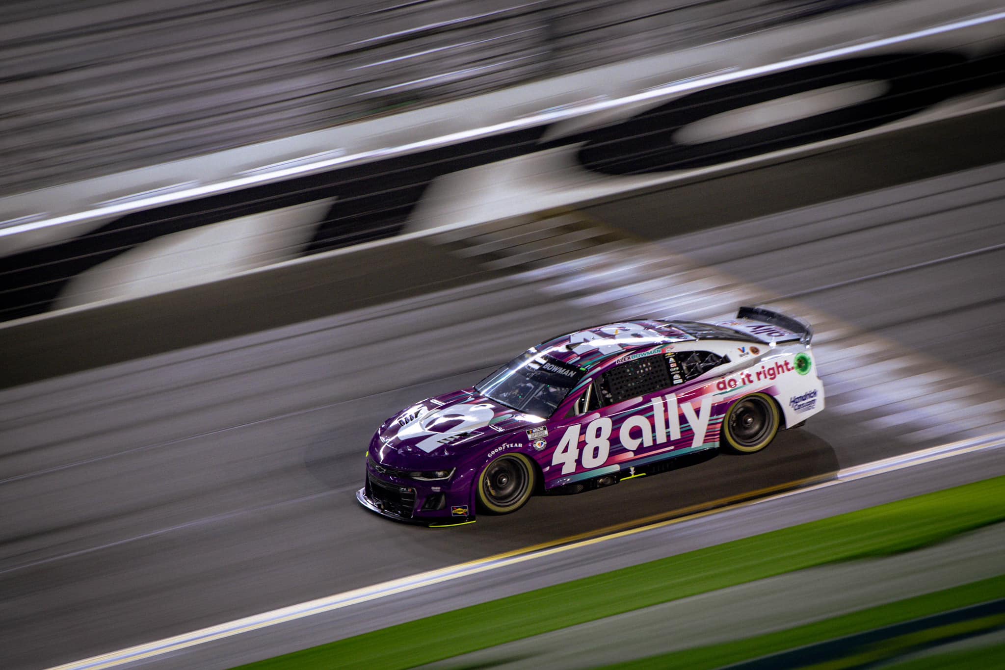 Alex Bowman earns third Daytona 500 pole - The Racing Experts