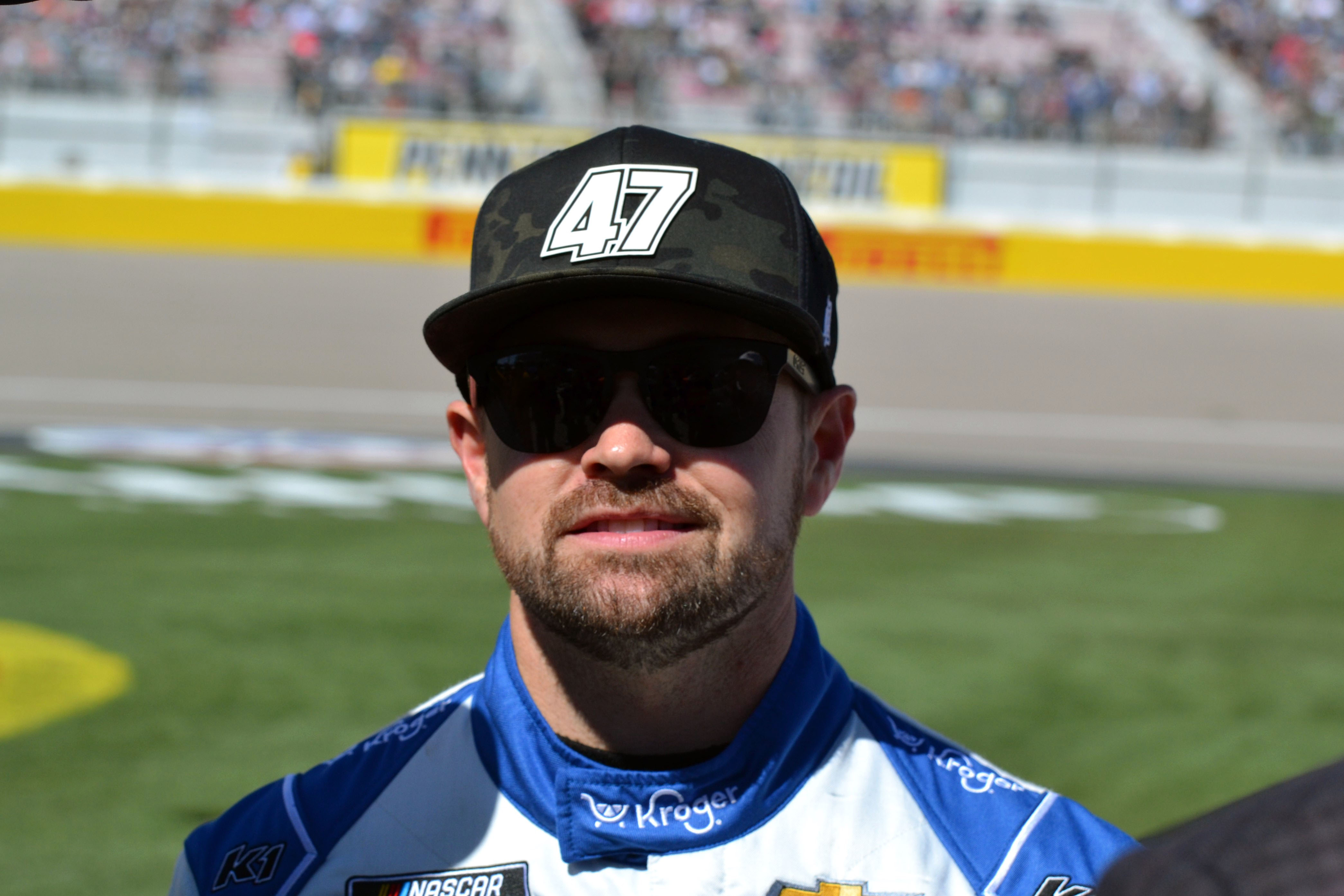 NASCAR fines Stenhouse, suspends dad and 2 crew members for scuffle ...