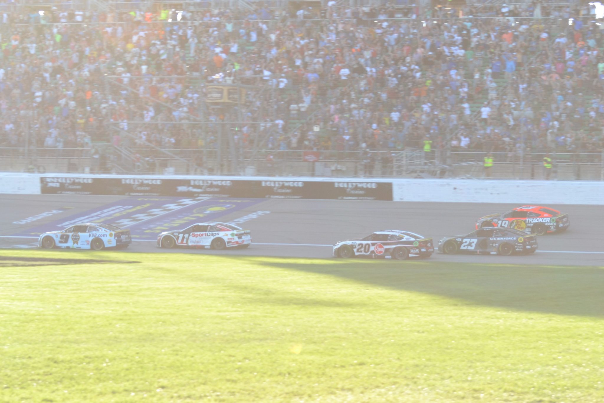 Chase Elliott ties 2 NASCAR Hall of Fame inductees on Cup wins list ...